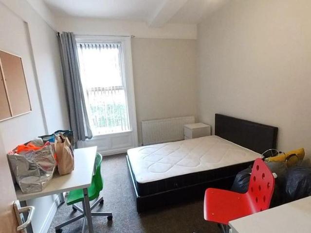 11 bedroom detached house to rent