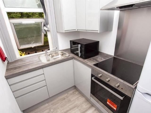 11 bedroom detached house to rent