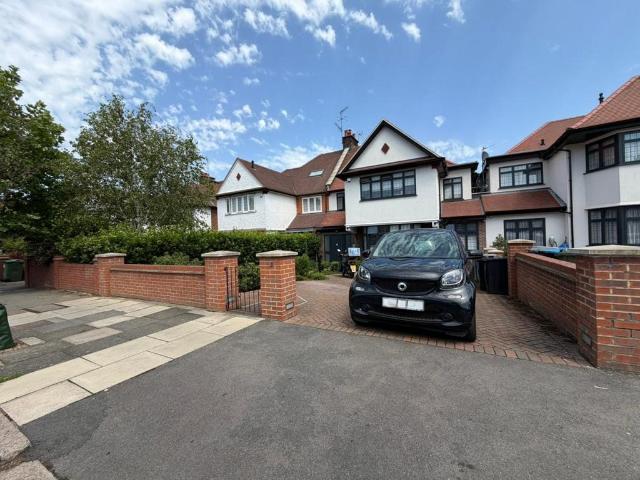 11 bedroom detached house to rent