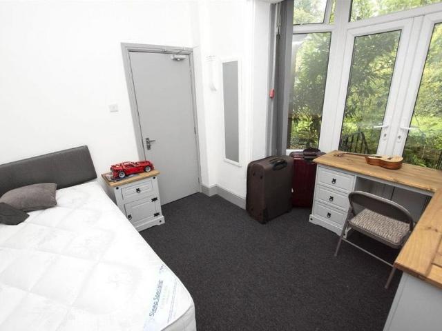 11 bedroom house to rent