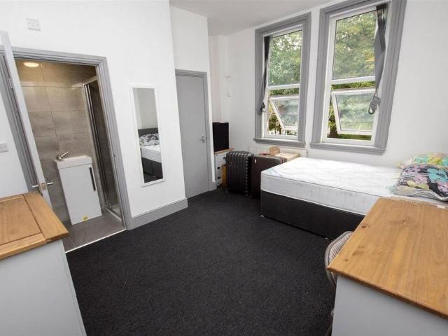 11 bedroom house to rent