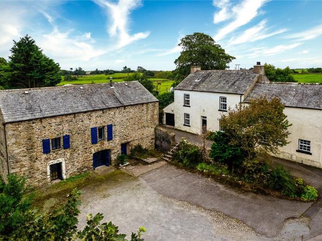 11 bedroom property with land for sale