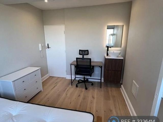 1 bedroom in a house share to rent