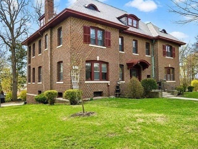 11 bedroom, Springfield MA 01109 105061750