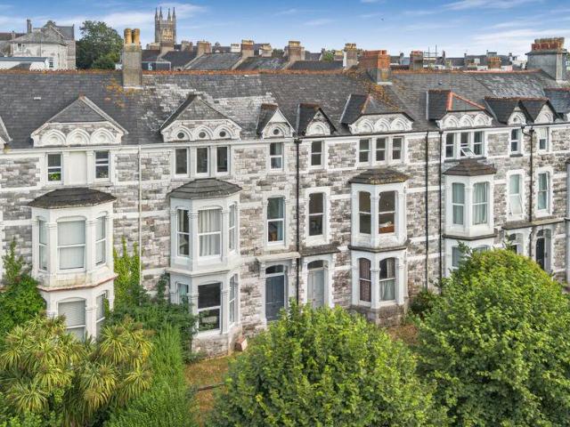 11 bedroom terraced house for sale