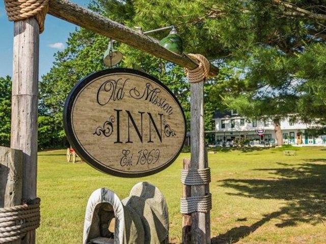 11 bedroom, Traverse City MI 49686 LS93526711