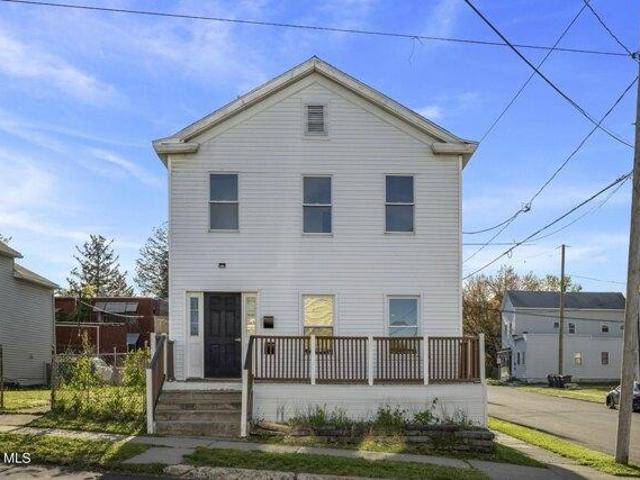 11 bedroom, Watervliet NY 12189 104921942