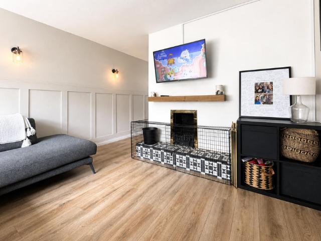 11 Beechcroft Park