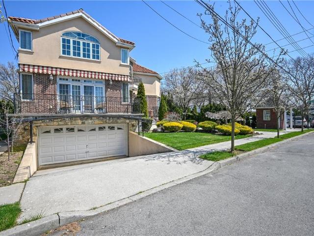 11 Bell Point Drive