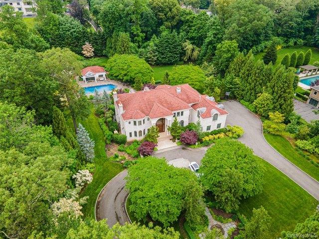 11 Black Rock Rd, Muttontown, NY 11545