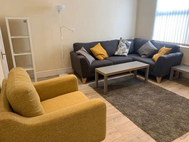 11 Blandford Grove, Leeds, LS2 9AN