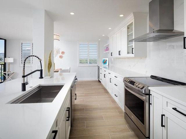 11 Bluebill Ave #301, Naples, FL 34108