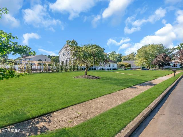 11 Brook Drive