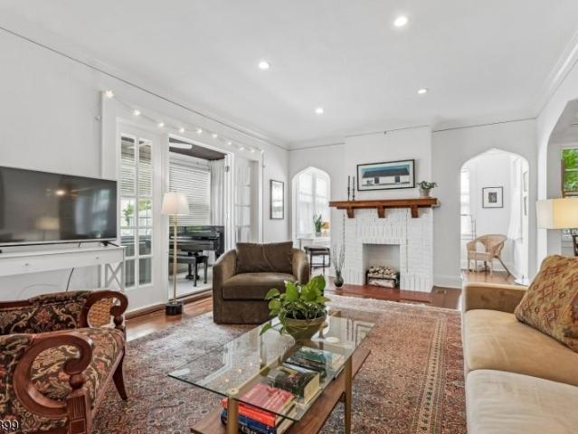 11 Brookwood Dr Unit 1, Maplewood Twp. Us, nj