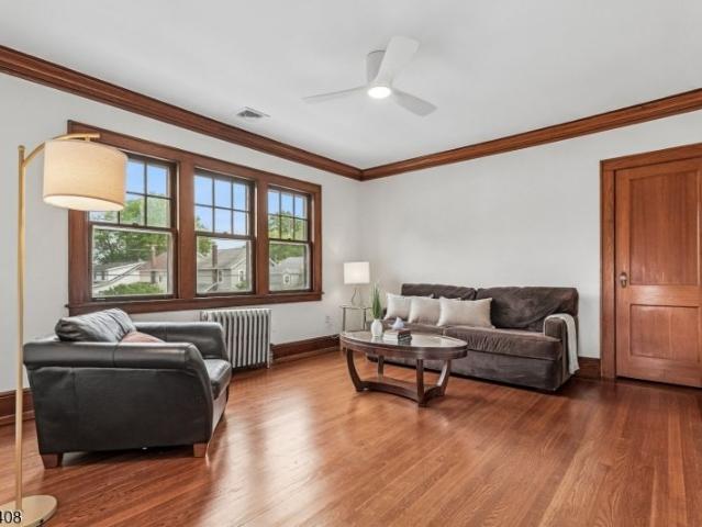 11 Brookwood Dr Unit 2, Maplewood Twp. Us, nj