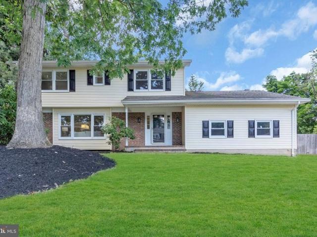 11 Bruin Dr, Hamilton, NJ 08619