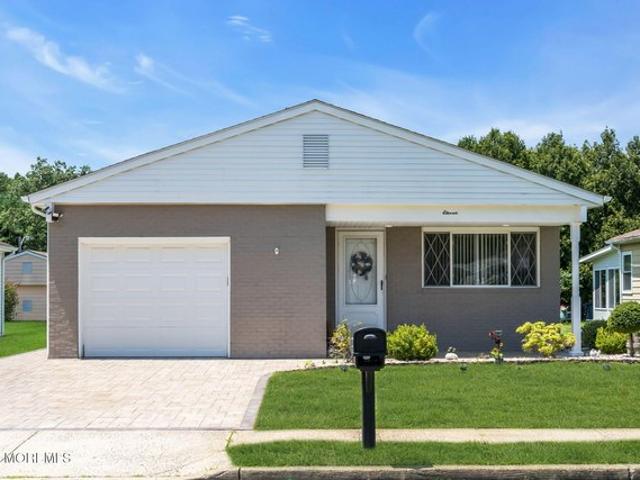 11 Burgess Ct, Toms River, NJ 08757