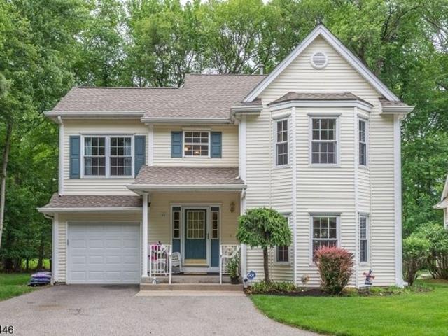 11 Burnham Dr, Pequannock Township, NJ 07444