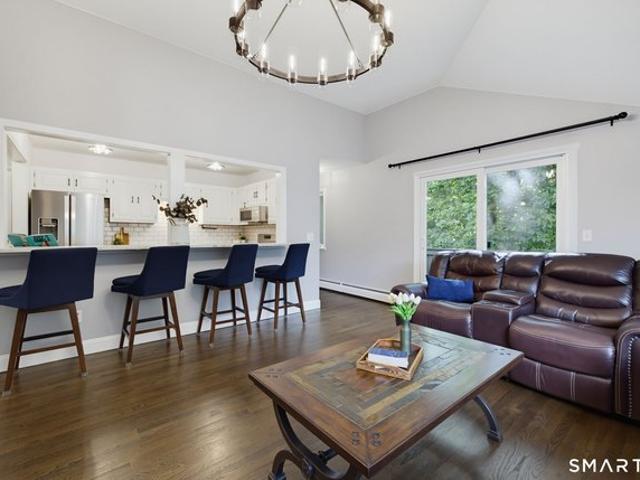 11 Byrne Ct Unit D4, Farmington, CT 06032