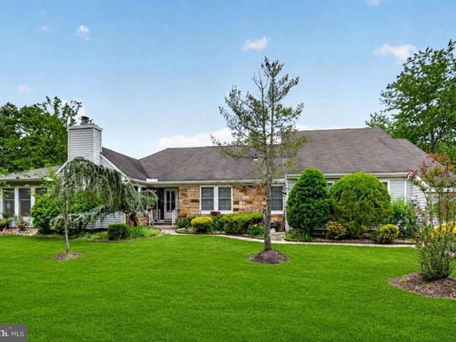 11 Canterbury Dr, Monroe Township, NJ 08831