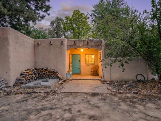 11 Calle Escuela Vieja Rd, Pena Blanca, NM 87041