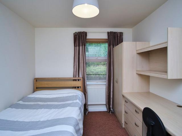 11 Carlton Close