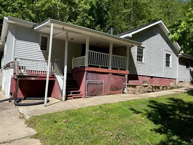 11 Carnation Rd, Van Lear, KY 41265