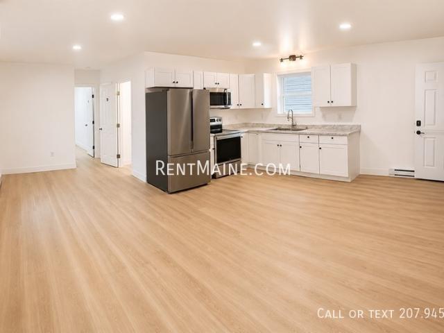 11 Center St. Ave. Apt 2 beds, 1 full bath