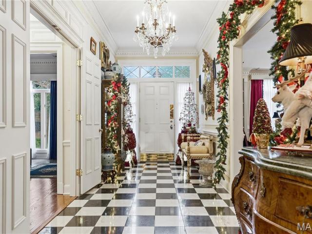 11 Chatfield Place Rd, Creve Coeur, MO 63141 | MLS #25071 | Compass
