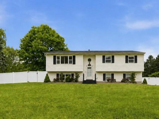 11 Chandler Dr, Chester, NY 10918