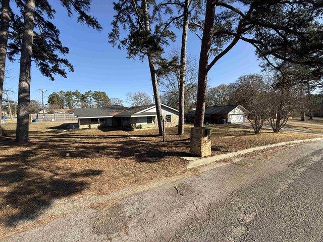 11 Cherrywood Cir, Marshall, TX 75672