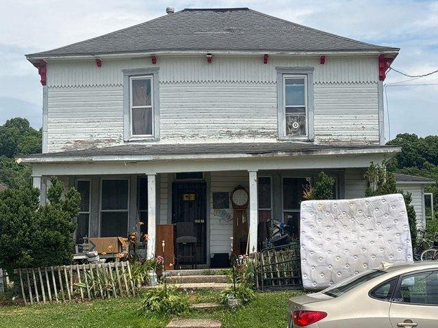 11 Cherry St, Glouster, OH 45732