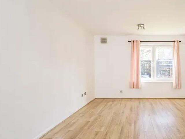 11 Church Road, London, NW4 4EB, United Kingdom | 2 bed duplex for rent #167672548 | Rentberry