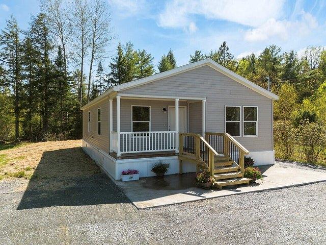 11 Cookson Rd, Burnham, ME 04922