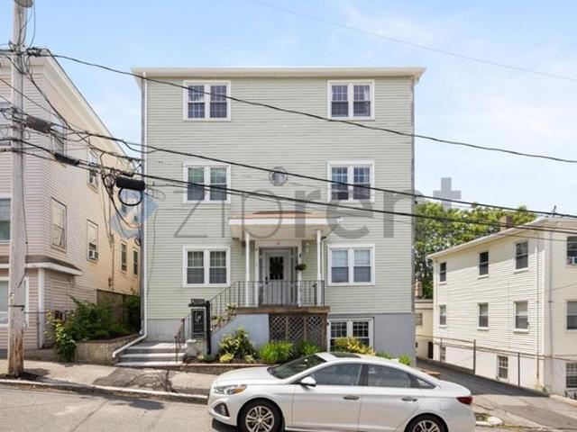11 Columbia Rd Apt 3, Wakefield, MA 01880