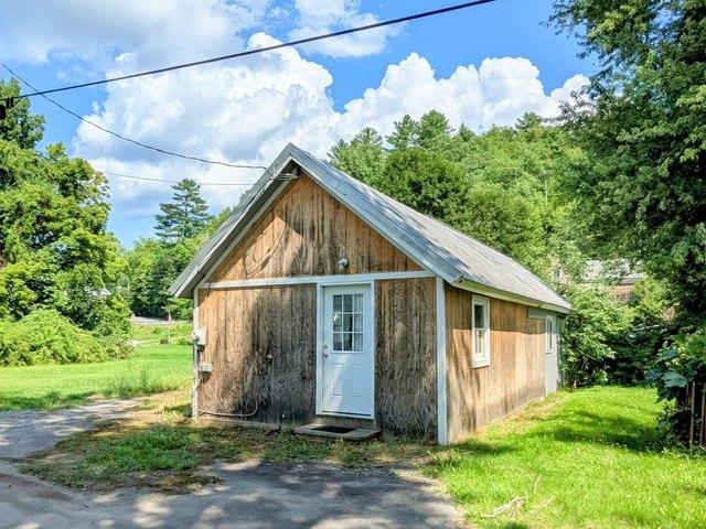 11 Collins St, Bingham, ME 04920