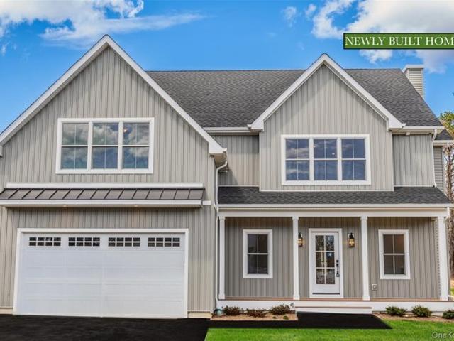 11 Colonels Path, Manorville, NY 11949