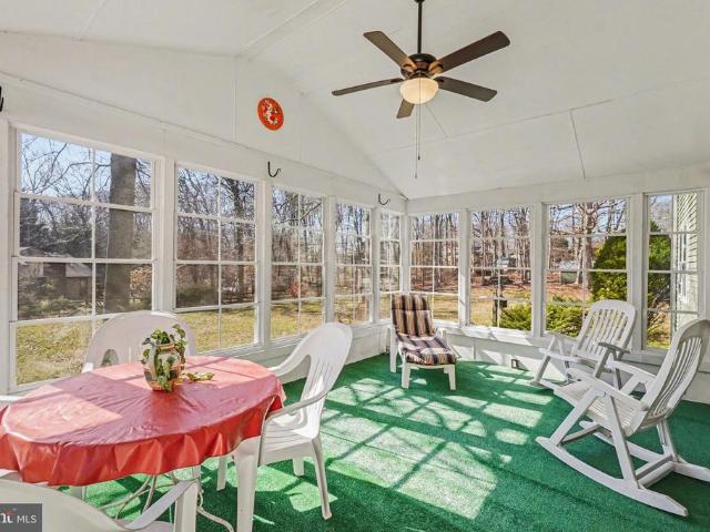 11 Colonial Circle