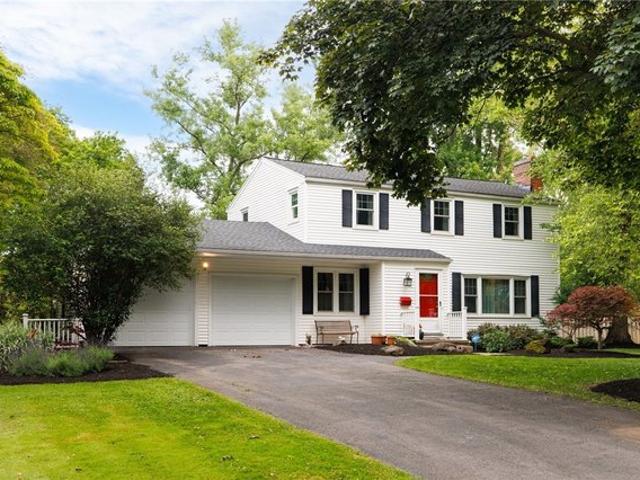 11 Colonial Dr, Penfield, NY 14526