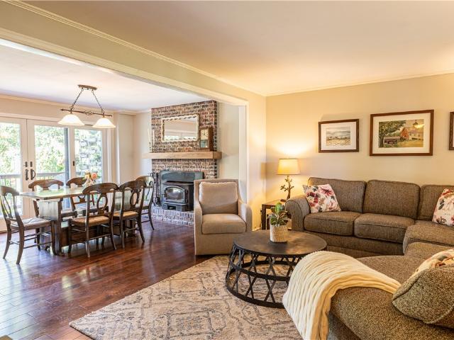 11 Country Downs Circle