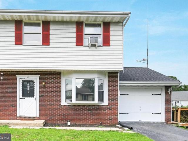 11 Clarendon Dr, Lancaster, PA 17603