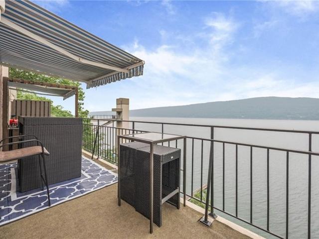 11 Cliffside Dr, Canandaigua, NY 14424
