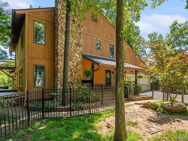 11 Cross Dr, Belleville, IL 62220