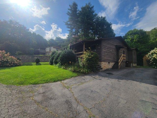 11 Crystalwood Ln, Maggie Valley, NC 28751