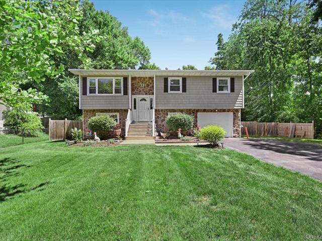 11 Danspence Rd, Poughkeepsie, NY 12603