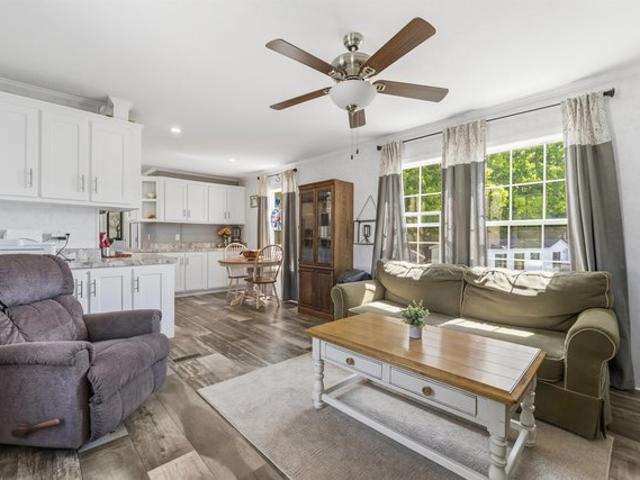 11 Daisy Dr, Pittsfield, NH 03263