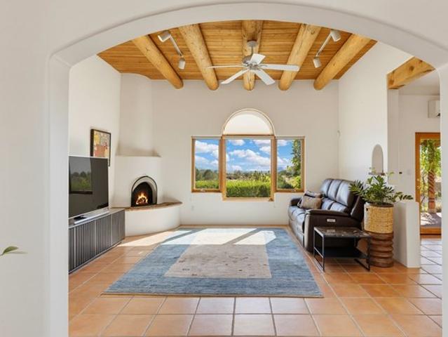 11 Descanso Rd, Santa Fe, NM 87508