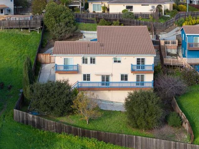11 Dipper Ct, Richmond, CA 94803