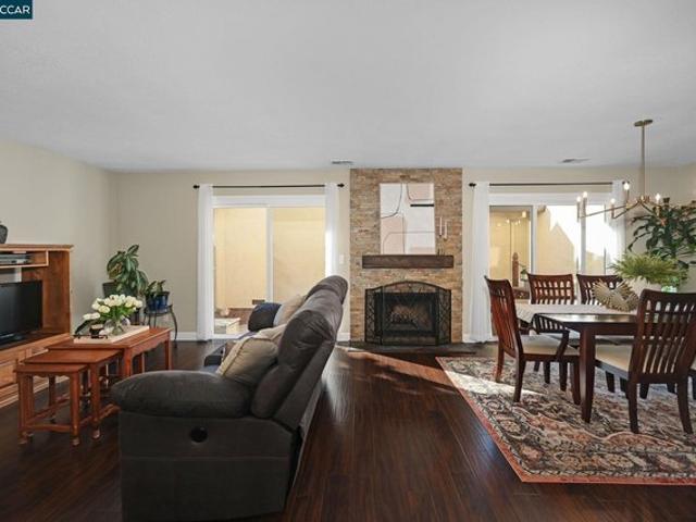 11 Donner Creek Ct, Clayton, CA 94517