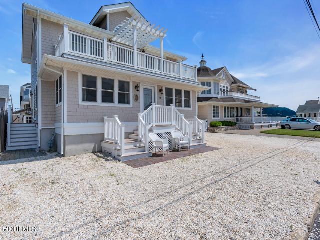 11 Dover Avenue